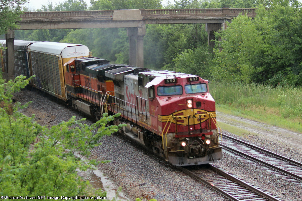 BNSF 692 leads a wb autorack train.